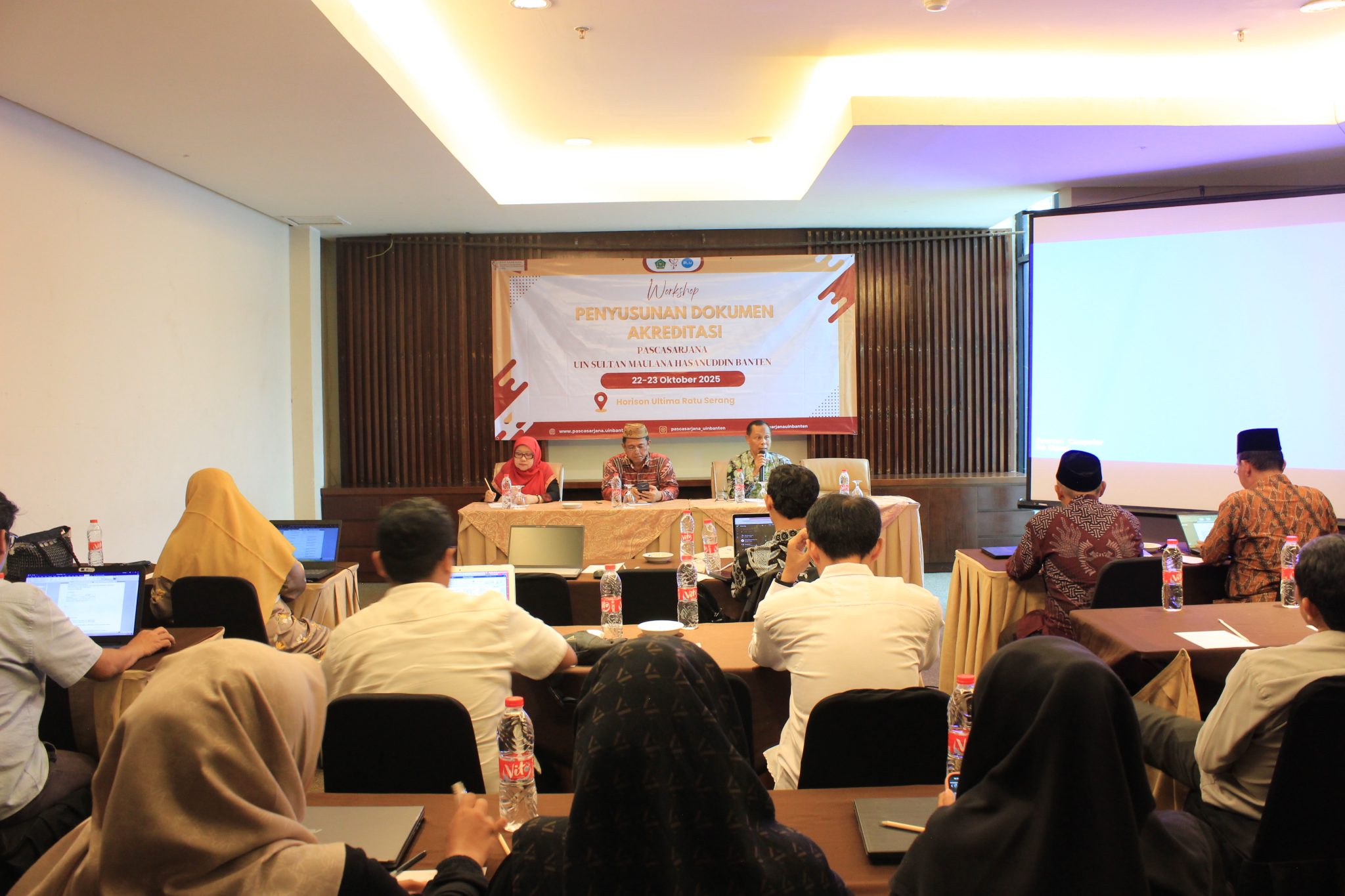 Pascasarjana UIN Banten Mantapkan Langkah Menuju Akreditasi Unggul Melalui Workshop Penyusunan ...